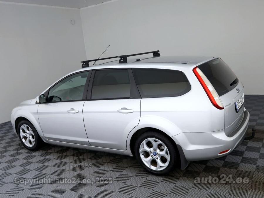Pelēks Ford Focus 2010 Tallina, ar dzinēja tilpumu 1.60 L un nobraukumu 232 tūkst. km par 1599 €, foto 4 vietnē AUTOMOTO.COM.LV
