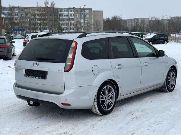 Pelēks Ford Focus 2010 Kėdainiai, ar dzinēja tilpumu 2.00 L un nobraukumu 256 tūkst. km par 3150 €, foto 3 vietnē AUTOMOTO.COM.LV