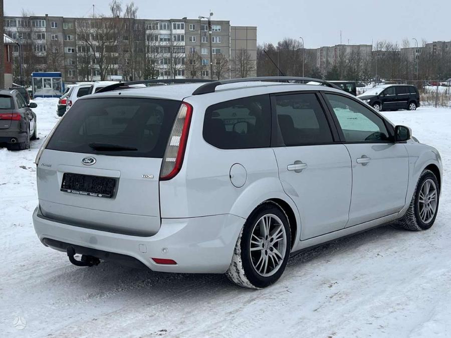 Pelēks Ford Focus 2010 Kėdainiai, ar dzinēja tilpumu 2.00 L un nobraukumu 256 tūkst. km par 3150 €, foto 3 vietnē AUTOMOTO.COM.LV