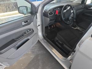 Pelēks Ford Focus 2010 Kauņa, ar dzinēja tilpumu 1.80 L un nobraukumu 186 tūkst. km par 3200 €, foto 7 vietnē AUTOMOTO.COM.LV