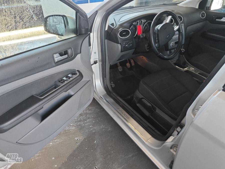 Pelēks Ford Focus 2010 Kauņa, ar dzinēja tilpumu 1.80 L un nobraukumu 186 tūkst. km par 3200 €, foto 7 vietnē AUTOMOTO.COM.LV