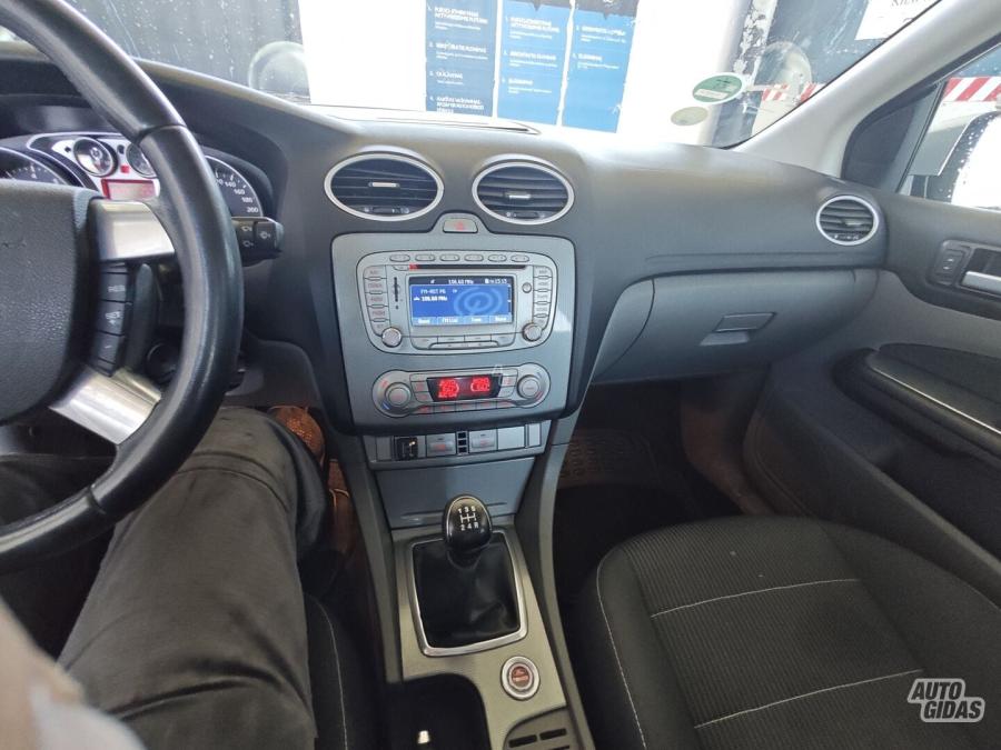 Pelēks Ford Focus 2010 Kauņa, ar dzinēja tilpumu 1.80 L un nobraukumu 186 tūkst. km par 3200 €, foto 12 vietnē AUTOMOTO.COM.LV