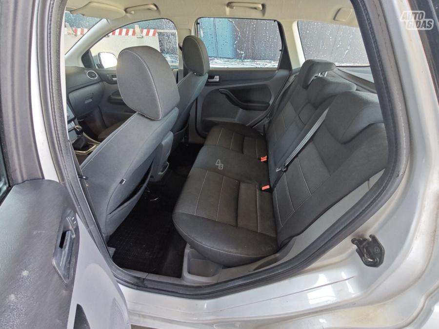 Pelēks Ford Focus 2010 Kauņa, ar dzinēja tilpumu 1.80 L un nobraukumu 186 tūkst. km par 3200 €, foto 13 vietnē AUTOMOTO.COM.LV