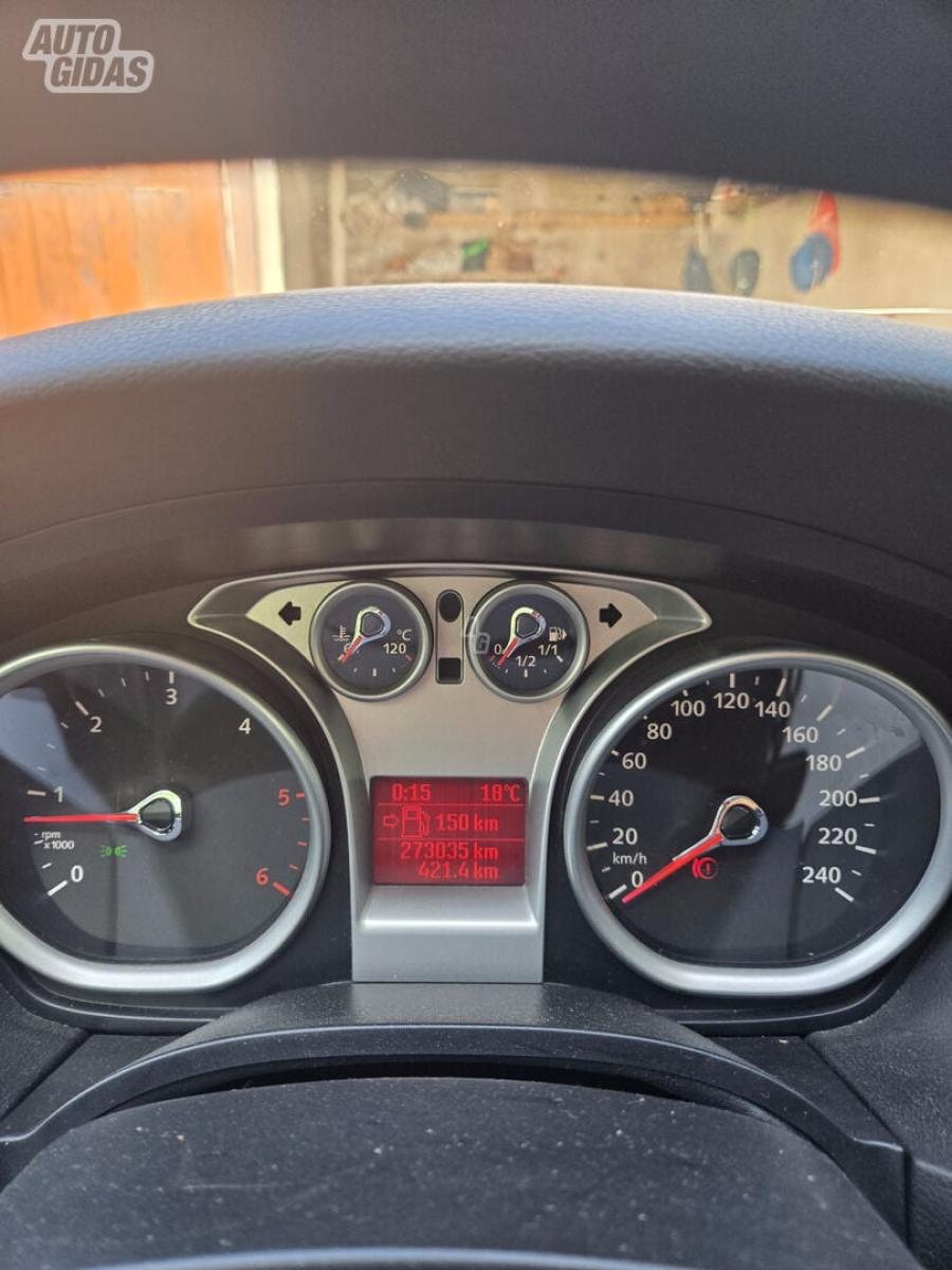 Pelēks Ford Focus 2010 Naujoji Akmenė, ar dzinēja tilpumu 1.60 L un nobraukumu 273 tūkst. km par 2000 €, foto 3 vietnē AUTOMOTO.COM.LV