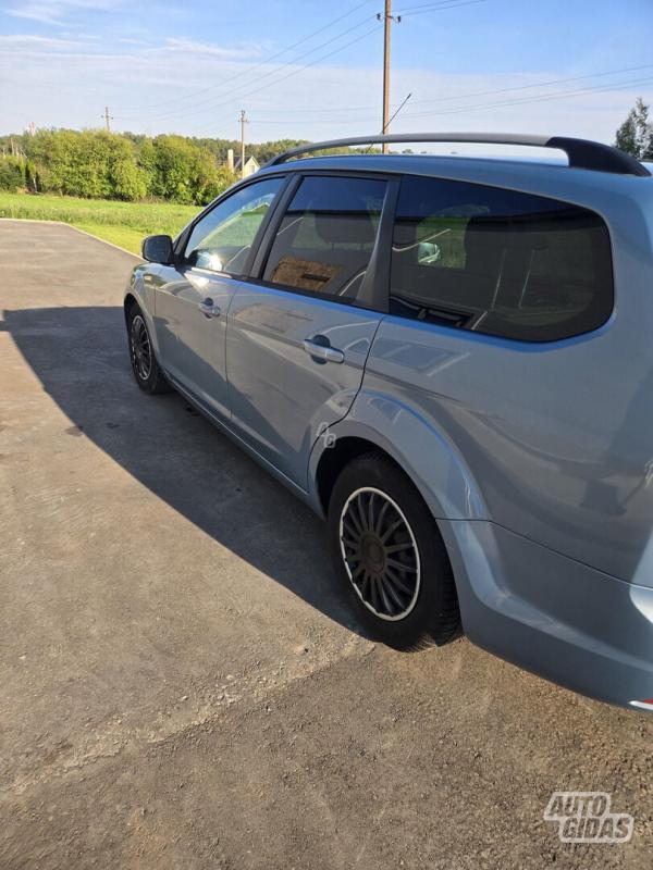 Grey Ford Focus 2010 in Naujoji Akmene, with an engine capacity of 1.60 L and mileage of 273 thousand km for 2000 €, photo 4 on AUTOMOTO.COM.LV