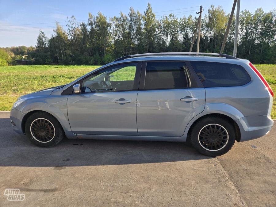 Pelēks Ford Focus 2010 Naujoji Akmenė, ar dzinēja tilpumu 1.60 L un nobraukumu 273 tūkst. km par 2000 €, foto 6 vietnē AUTOMOTO.COM.LV