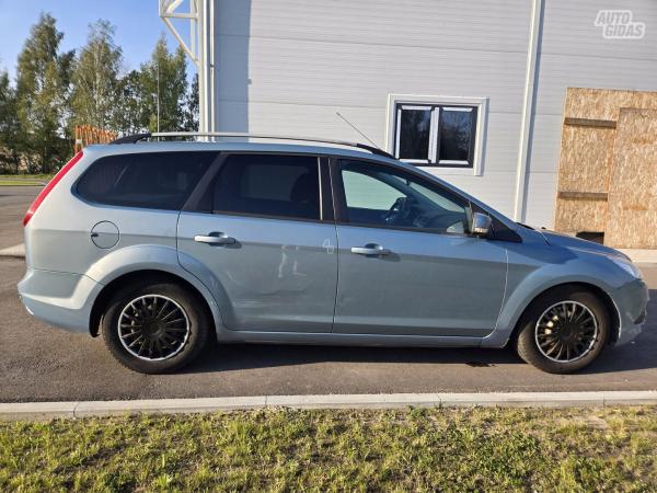 Grey Ford Focus 2010 in Naujoji Akmene, with an engine capacity of 1.60 L and mileage of 273 thousand km for 2000 €, photo 6 on AUTOMOTO.COM.LV