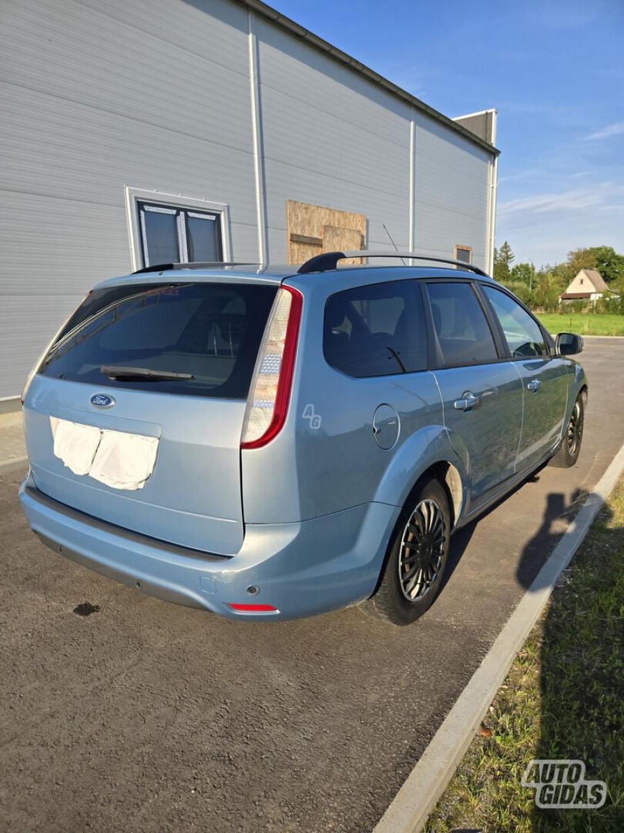 Pelēks Ford Focus 2010 Naujoji Akmenė, ar dzinēja tilpumu 1.60 L un nobraukumu 273 tūkst. km par 2000 €, foto 8 vietnē AUTOMOTO.COM.LV