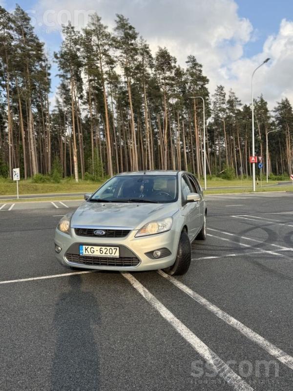 Grey Ford Focus 2010 in Riga, with an engine capacity of 1.60 L and mileage of 270 thousand km for 2300 €, photo 1 on AUTOMOTO.COM.LV