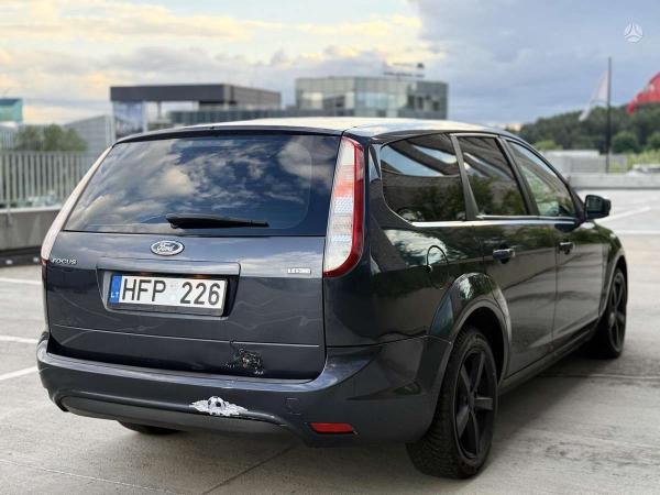 Pelēks Ford Focus 2010 Viļņa, ar dzinēja tilpumu 1.56 L un nobraukumu 329 tūkst. km par 1850 €, foto 4 vietnē AUTOMOTO.COM.LV