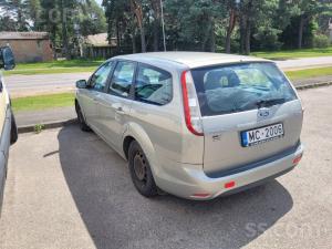Pelēks Ford Focus 2010 Jēkabpils, ar dzinēja tilpumu 1.60 L un nobraukumu 285 tūkst. km par 750 €, foto  vietnē AUTOMOTO.COM.LV