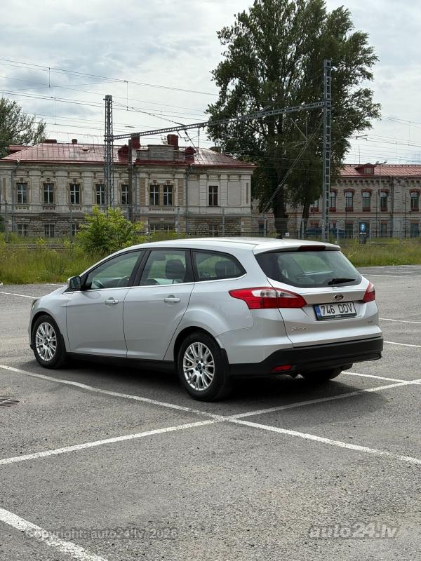 Pelēks Ford Focus 2011 Tallina, ar dzinēja tilpumu 1.60 L un nobraukumu 173 tūkst. km par 3999 €, foto 2 vietnē AUTOMOTO.COM.LV