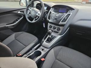 Pelēks Ford Focus 2011 Jēkabpils, ar dzinēja tilpumu 1.60 L un nobraukumu 256 tūkst. km par 4490 €, foto 17 vietnē AUTOMOTO.COM.LV