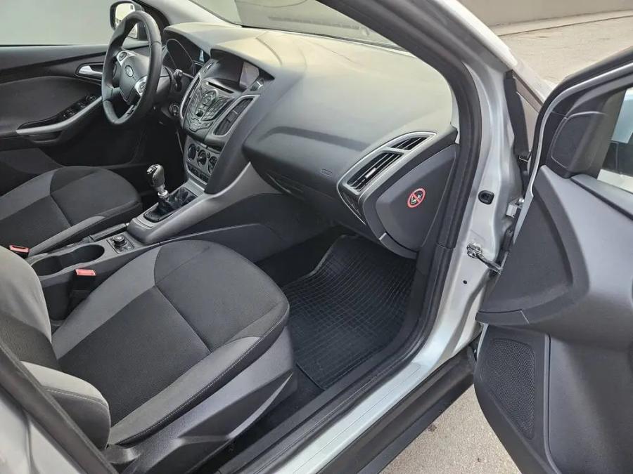 Pelēks Ford Focus 2011 Jēkabpils, ar dzinēja tilpumu 1.60 L un nobraukumu 256 tūkst. km par 4490 €, foto 19 vietnē AUTOMOTO.COM.LV