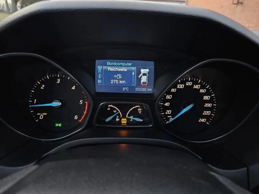 Pelēks Ford Focus 2011 Jēkabpils, ar dzinēja tilpumu 1.60 L un nobraukumu 256 tūkst. km par 4490 €, foto 23 vietnē AUTOMOTO.COM.LV