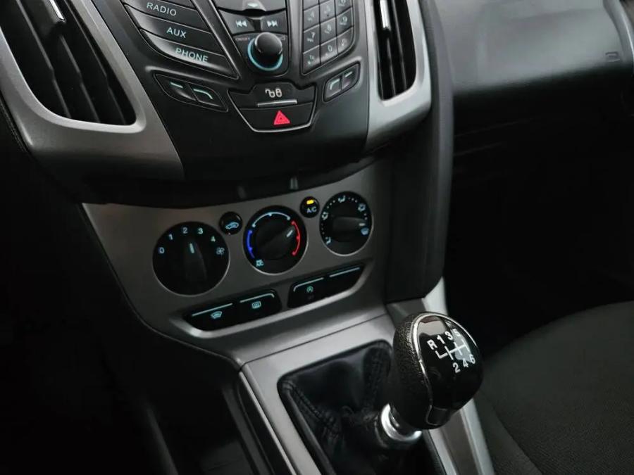 Pelēks Ford Focus 2011 Jēkabpils, ar dzinēja tilpumu 1.60 L un nobraukumu 256 tūkst. km par 4490 €, foto 24 vietnē AUTOMOTO.COM.LV