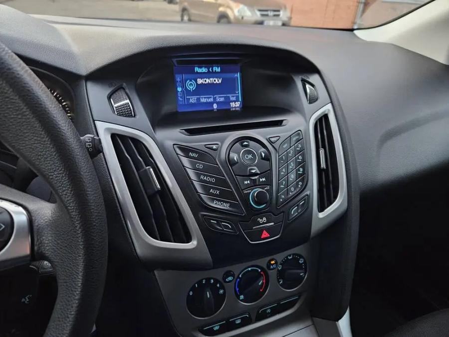 Pelēks Ford Focus 2011 Jēkabpils, ar dzinēja tilpumu 1.60 L un nobraukumu 256 tūkst. km par 4490 €, foto 25 vietnē AUTOMOTO.COM.LV
