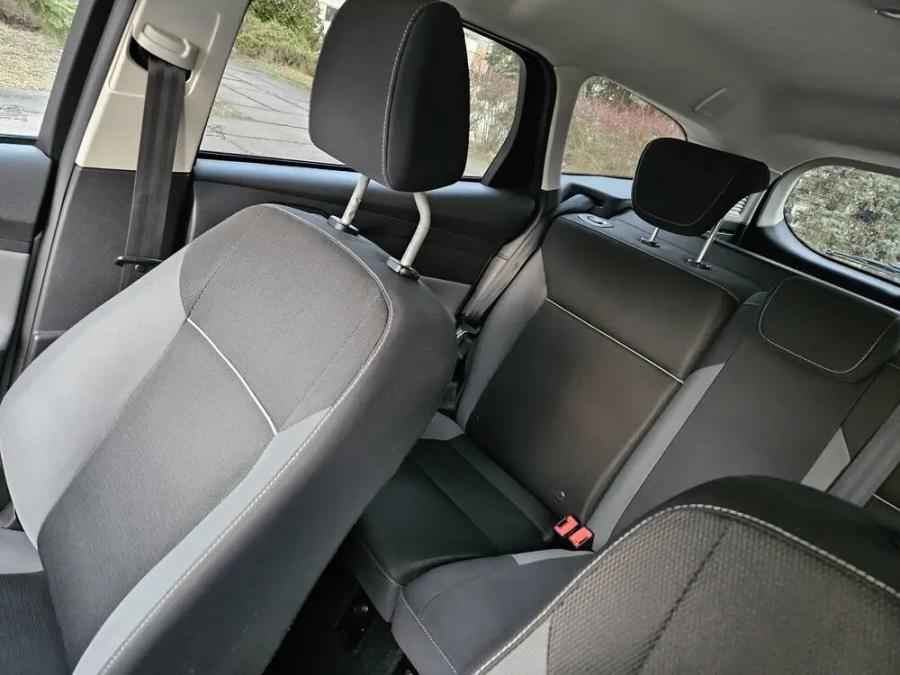 Pelēks Ford Focus 2011 Jēkabpils, ar dzinēja tilpumu 1.60 L un nobraukumu 256 tūkst. km par 4490 €, foto 26 vietnē AUTOMOTO.COM.LV