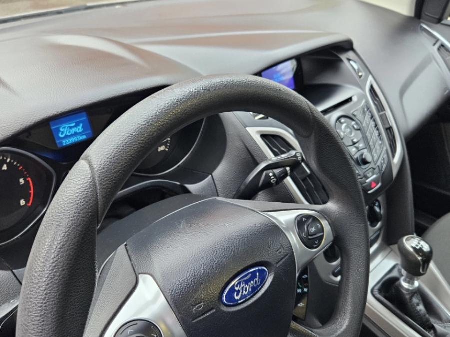 Grey Ford Focus 2011 in Riga, with an engine capacity of 1.60 L and mileage of 234 thousand km for 4490 €, photo 14 on AUTOMOTO.COM.LV