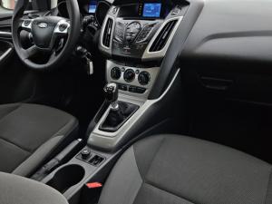 Grey Ford Focus 2011 in Riga, with an engine capacity of 1.60 L and mileage of 234 thousand km for 4490 €, photo 20 on AUTOMOTO.COM.LV