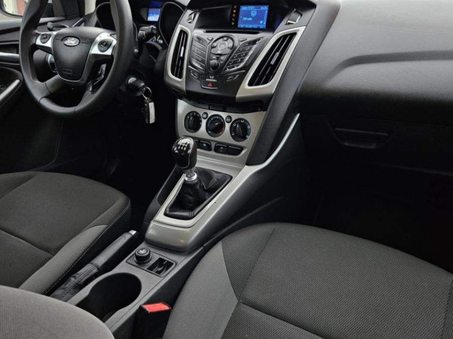 Grey Ford Focus 2011 in Riga, with an engine capacity of 1.60 L and mileage of 234 thousand km for 4490 €, photo 20 on AUTOMOTO.COM.LV