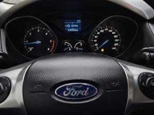 Grey Ford Focus 2011 in Riga, with an engine capacity of 1.60 L and mileage of 234 thousand km for 4490 €, photo 35 on AUTOMOTO.COM.LV