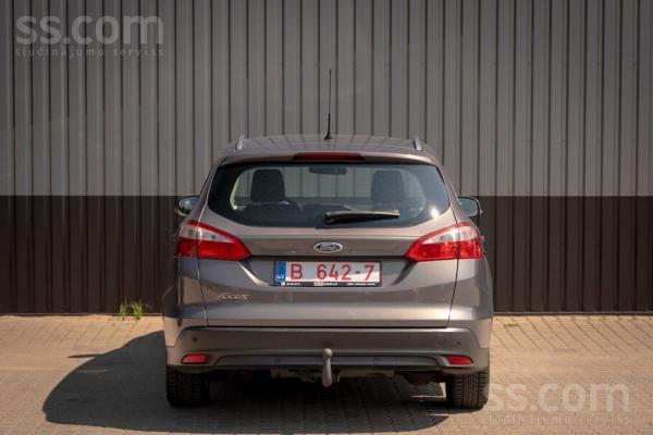 Grey Ford Focus 2011 in Talsi, with an engine capacity of 1.60 L and mileage of 226 thousand km for 4950 €, photo 5 on AUTOMOTO.COM.LV