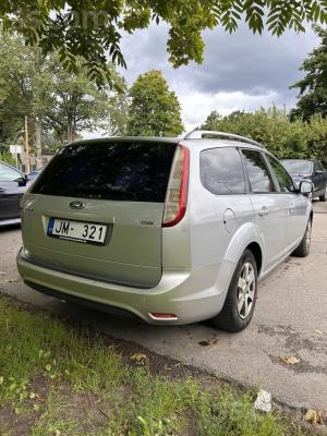Grey Ford Focus 2011 in Riga, with an engine capacity of 1.60 L and mileage of 263 thousand km for 2500 €, photo 6 on AUTOMOTO.COM.LV