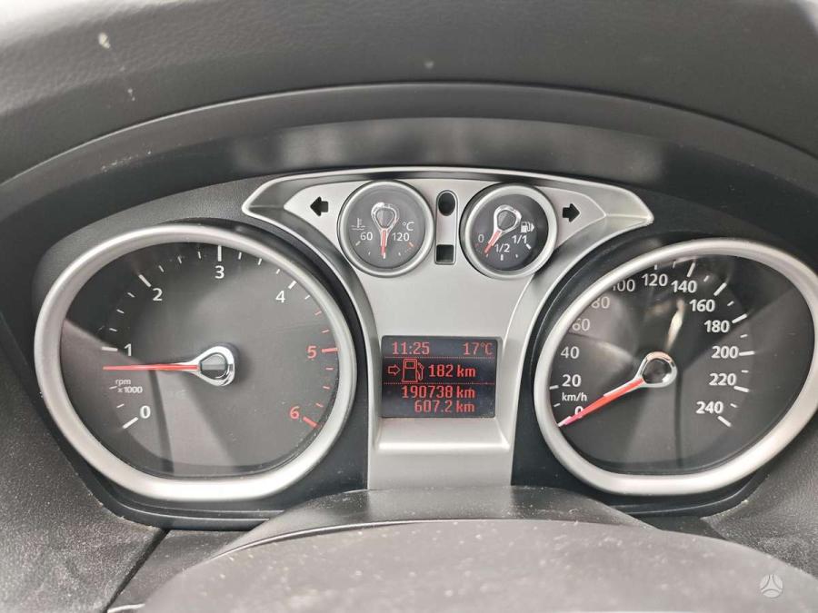 Grey Ford Focus 2011 in Klaipeda, with an engine capacity of 1.56 L and mileage of 190 thousand km for 2800 €, photo 6 on AUTOMOTO.COM.LV