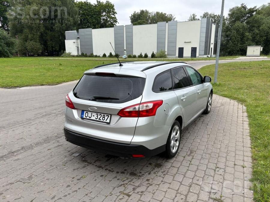 Grey Ford Focus 2011 in Riga, with an engine capacity of 1.60 L and mileage of 266 thousand km for 2700 €, photo 4 on AUTOMOTO.COM.LV