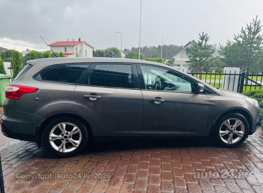 Pelēks Ford Focus 2011 Tallina, ar dzinēja tilpumu 1.60 L un nobraukumu 257 tūkst. km par 3500 €, foto 6 vietnē AUTOMOTO.COM.LV