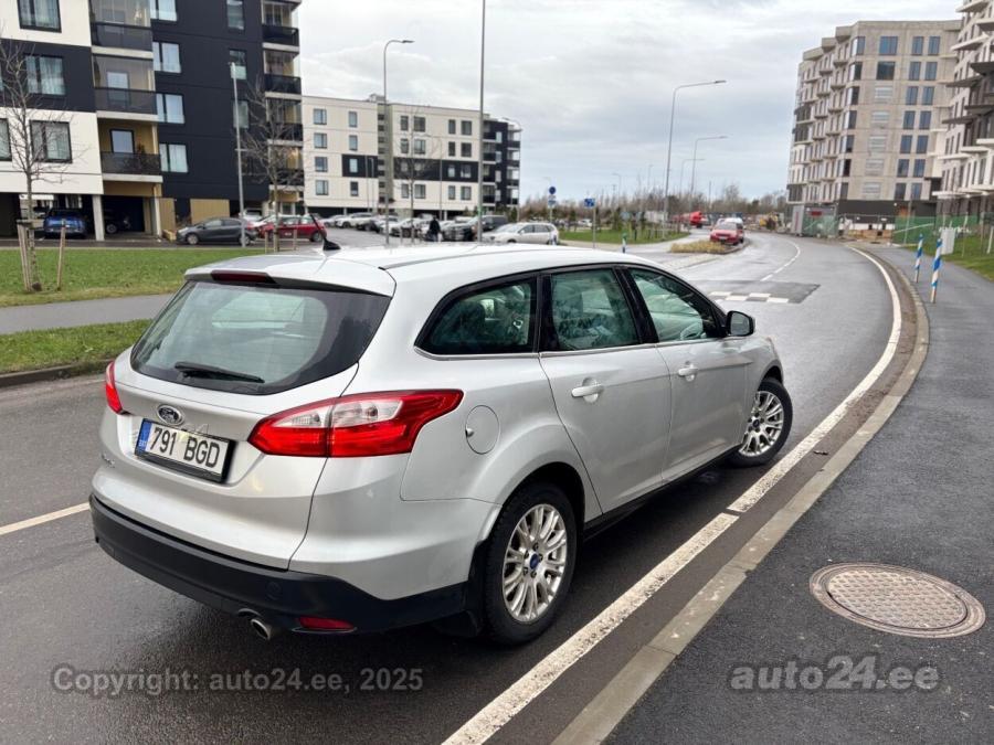 Pelēks Ford Focus 2012 Tallina, ar dzinēja tilpumu 2.00 L un nobraukumu 290 tūkst. km par 2490 €, foto 4 vietnē AUTOMOTO.COM.LV