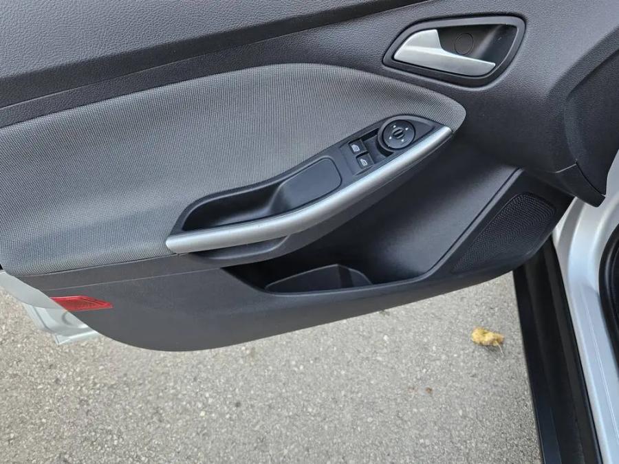 Grey Ford Focus 2012 in Jekabpils, with an engine capacity of 1.60 L and mileage of 291 thousand km for 4490 €, photo 11 on AUTOMOTO.COM.LV