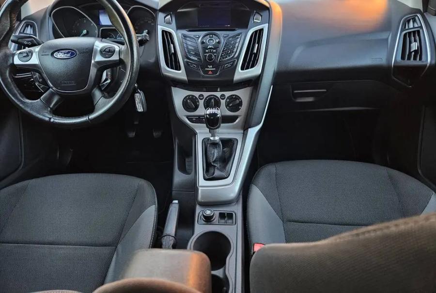 Grey Ford Focus 2012 in Jekabpils, with an engine capacity of 1.60 L and mileage of 291 thousand km for 4490 €, photo 18 on AUTOMOTO.COM.LV