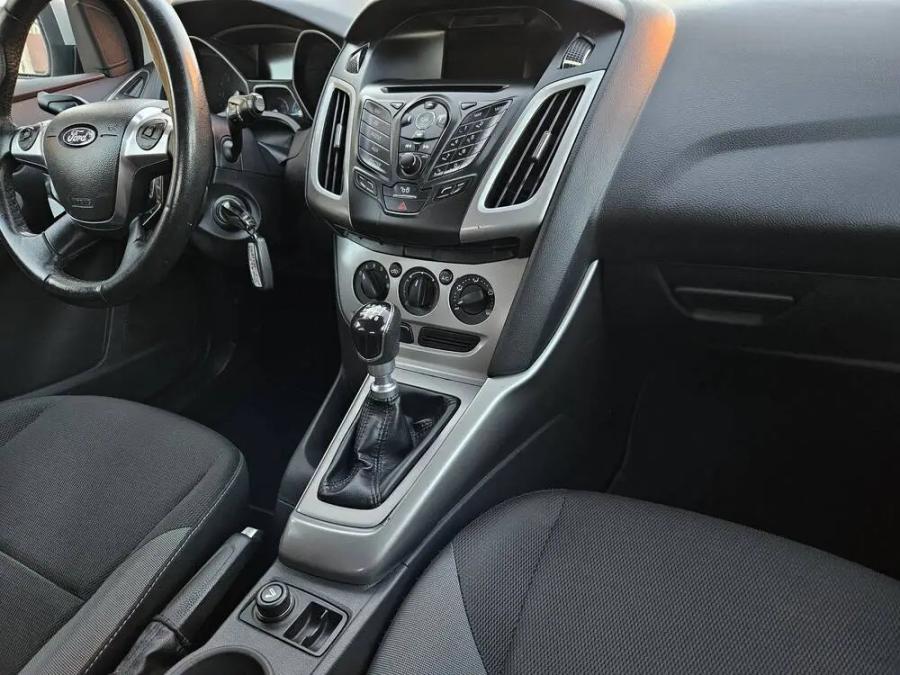 Grey Ford Focus 2012 in Jekabpils, with an engine capacity of 1.60 L and mileage of 291 thousand km for 4490 €, photo 19 on AUTOMOTO.COM.LV