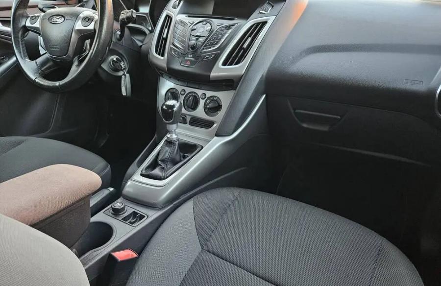 Grey Ford Focus 2012 in Jekabpils, with an engine capacity of 1.60 L and mileage of 291 thousand km for 4490 €, photo 22 on AUTOMOTO.COM.LV