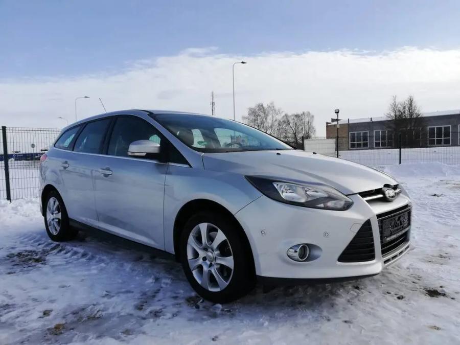 Grey Ford Focus 2012 in Saldus, with an engine capacity of 2.00 L and mileage of 258 thousand km for 4990 €, photo 4 on AUTOMOTO.COM.LV