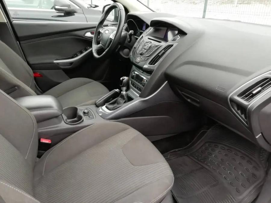 Grey Ford Focus 2012 in Saldus, with an engine capacity of 2.00 L and mileage of 258 thousand km for 4990 €, photo 7 on AUTOMOTO.COM.LV