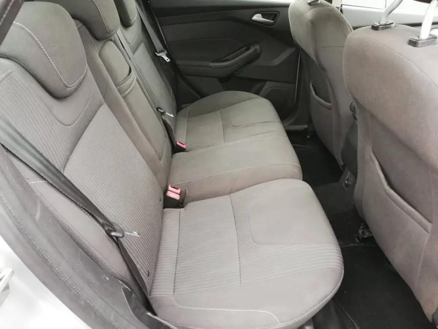 Grey Ford Focus 2012 in Saldus, with an engine capacity of 2.00 L and mileage of 258 thousand km for 4990 €, photo 8 on AUTOMOTO.COM.LV
