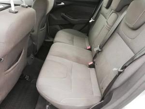 Grey Ford Focus 2012 in Saldus, with an engine capacity of 2.00 L and mileage of 258 thousand km for 4990 €, photo 9 on AUTOMOTO.COM.LV