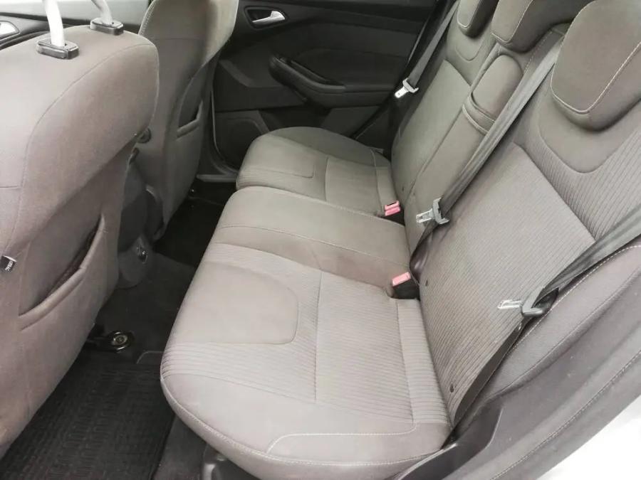 Grey Ford Focus 2012 in Saldus, with an engine capacity of 2.00 L and mileage of 258 thousand km for 4990 €, photo 9 on AUTOMOTO.COM.LV