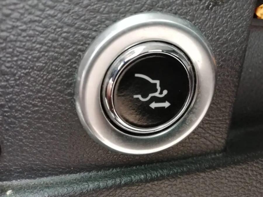 Grey Ford Focus 2012 in Saldus, with an engine capacity of 2.00 L and mileage of 258 thousand km for 4990 €, photo 10 on AUTOMOTO.COM.LV