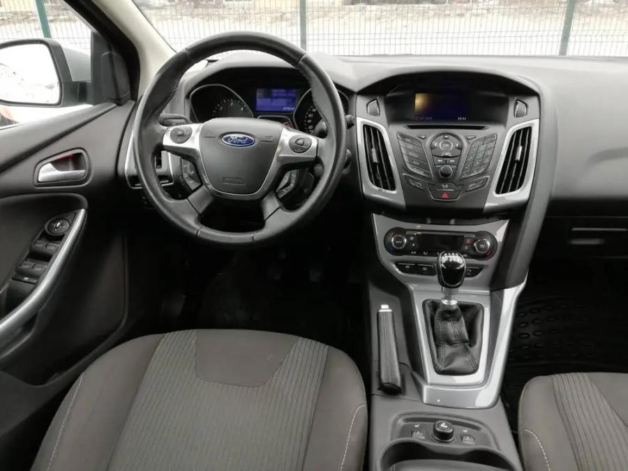 Grey Ford Focus 2012 in Saldus, with an engine capacity of 2.00 L and mileage of 258 thousand km for 4990 €, photo 11 on AUTOMOTO.COM.LV