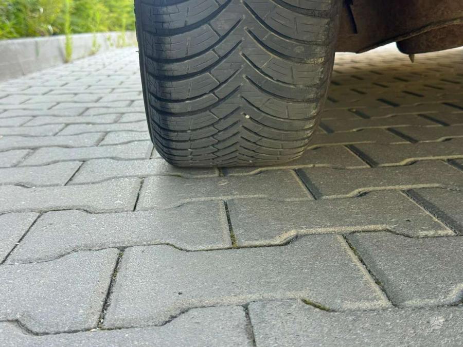 Grey Ford Focus 2012 in Vilnius, with an engine capacity of 1.56 L and mileage of 200 thousand km for 2750 €, photo 17 on AUTOMOTO.COM.LV