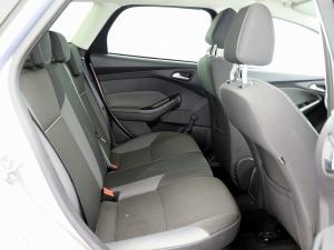 Pelēks Ford Focus 2012 Tallina, ar dzinēja tilpumu 1.60 L un nobraukumu 167 tūkst. km par 1199 €, foto 15 vietnē AUTOMOTO.COM.LV