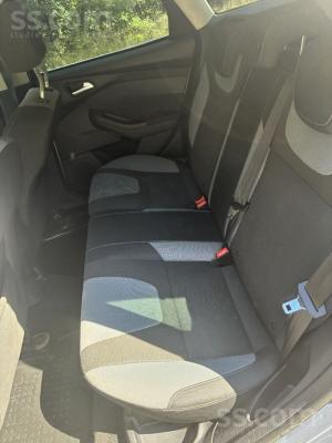 Pelēks Ford Focus 2012 Rīga, ar dzinēja tilpumu 1.60 L un nobraukumu 524 tūkst. km par 1950 €, foto 5 vietnē AUTOMOTO.COM.LV
