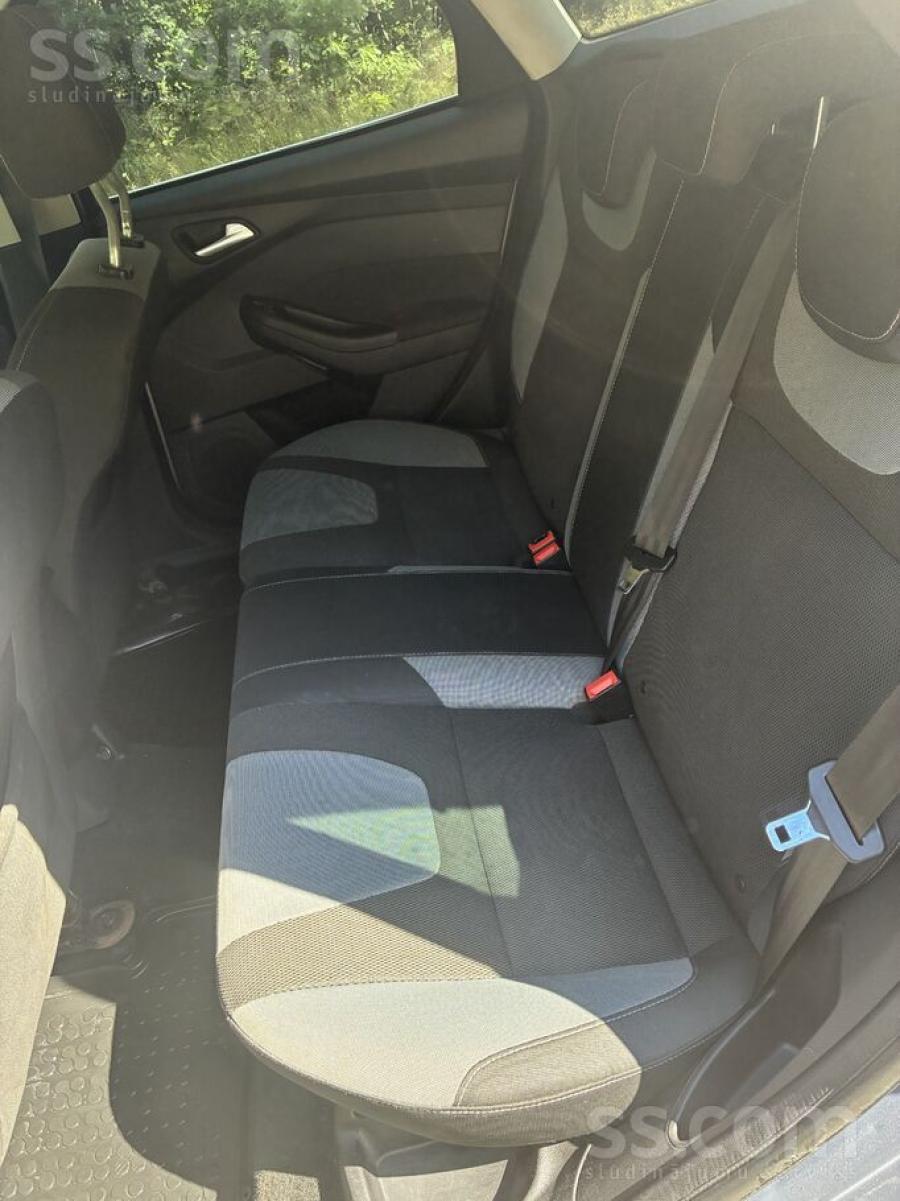 Pelēks Ford Focus 2012 Rīga, ar dzinēja tilpumu 1.60 L un nobraukumu 524 tūkst. km par 1950 €, foto 5 vietnē AUTOMOTO.COM.LV