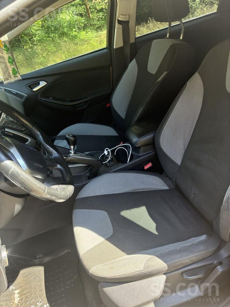 Pelēks Ford Focus 2012 Rīga, ar dzinēja tilpumu 1.60 L un nobraukumu 524 tūkst. km par 1950 €, foto 6 vietnē AUTOMOTO.COM.LV