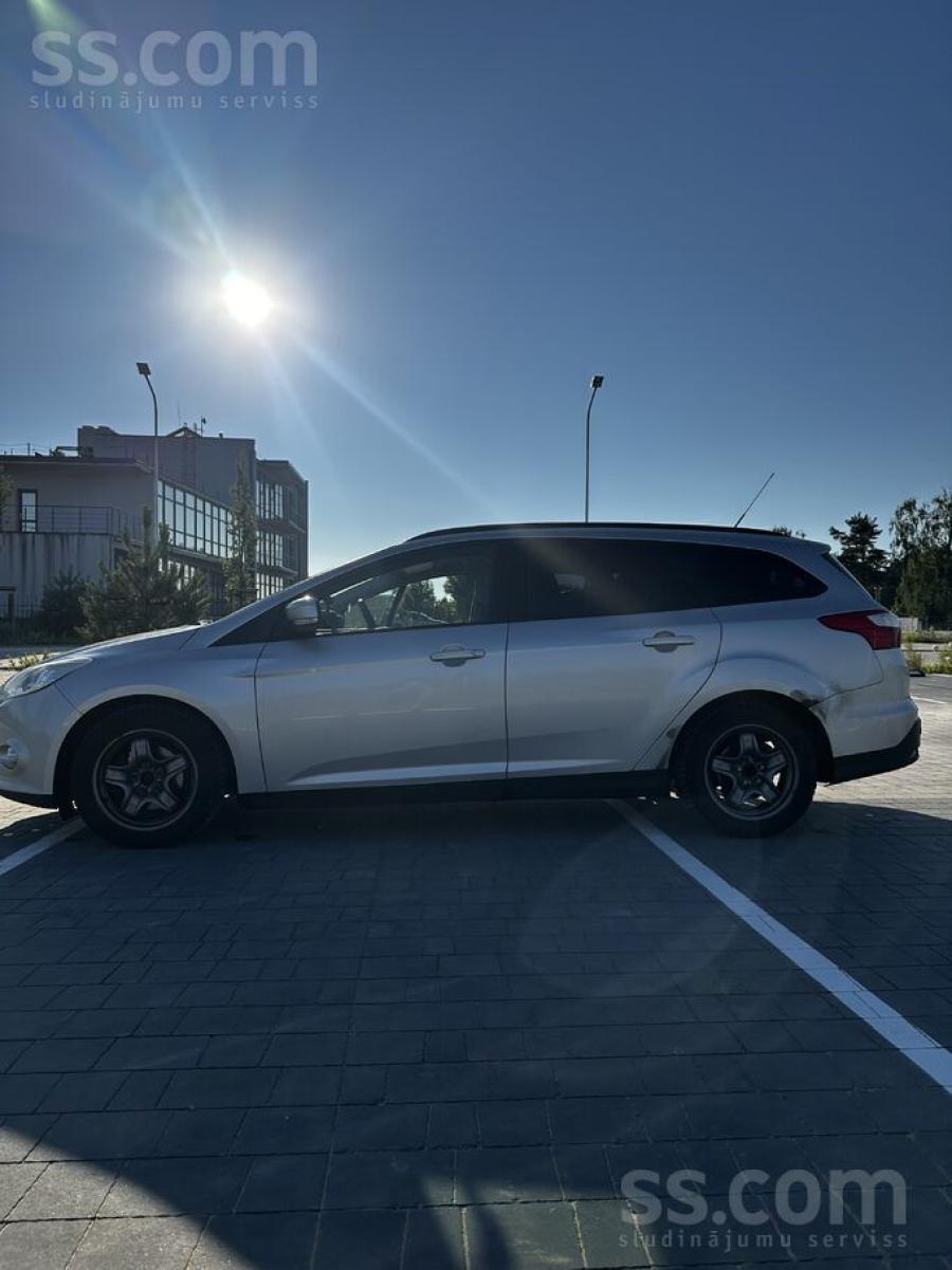 Grey Ford Focus 2012 in Riga, with an engine capacity of 1.60 L and mileage of 303 thousand km for 2500 €, photo 3 on AUTOMOTO.COM.LV