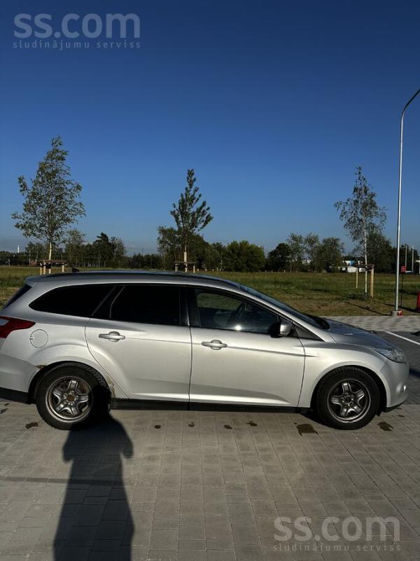 Pelēks Ford Focus 2012 Rīga, ar dzinēja tilpumu 1.60 L un nobraukumu 303 tūkst. km par 2500 €, foto 3 vietnē AUTOMOTO.COM.LV